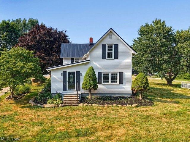 3477 Kinsley Dr NE, Hartville, OH 44632