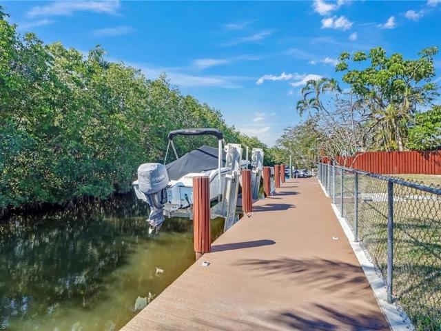 3470 Lakeview Dr, Naples, FL