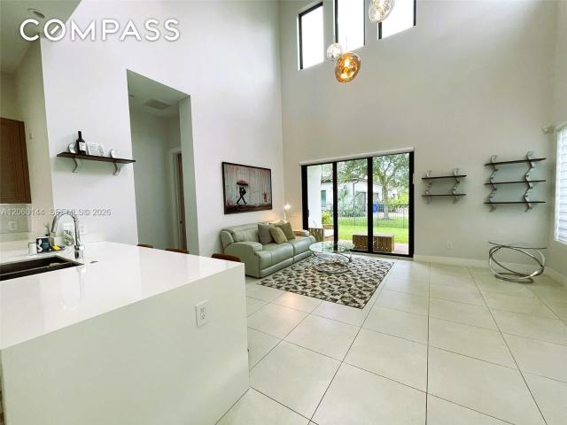 3472 Emerson Ln, Hollywood, FL