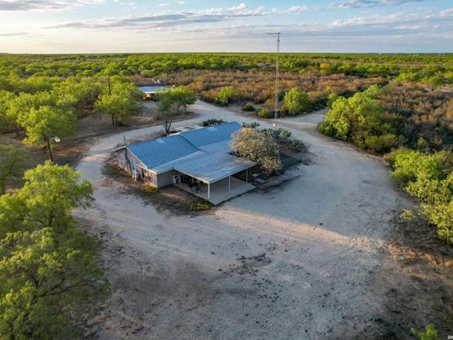 3472 Wilson Rd, Carrizo Springs, TX 78834