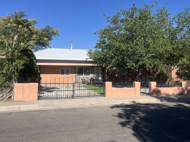 347 62nd St NW, Albuquerque, NM 87105