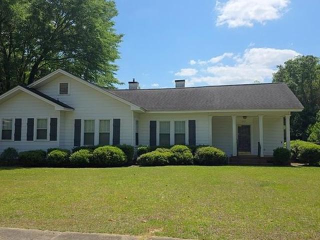 347 Curry St NE, Pelham, GA 31779