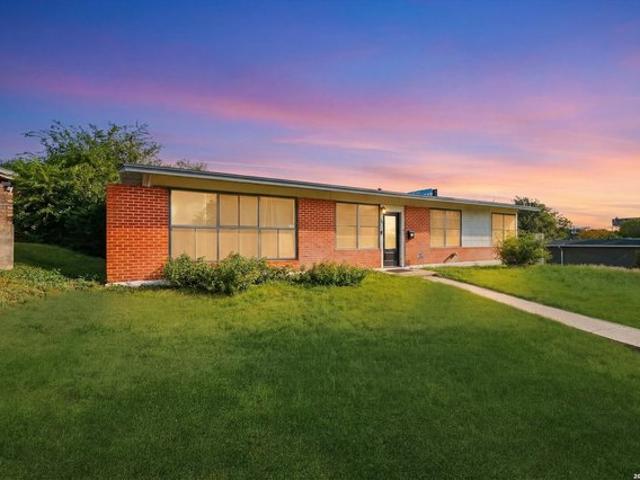 347 E Crestline Dr, San Antonio, TX 78201