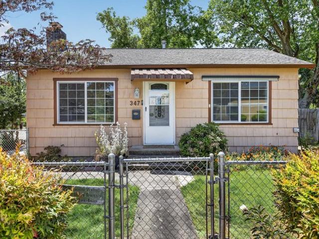 347 N 2nd St, Central Point, OR 97502