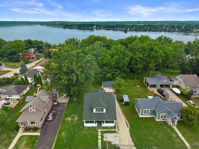 347 Prospect Ave, Pewaukee, WI 53072