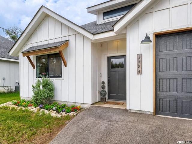 3484 Lakeview Dr