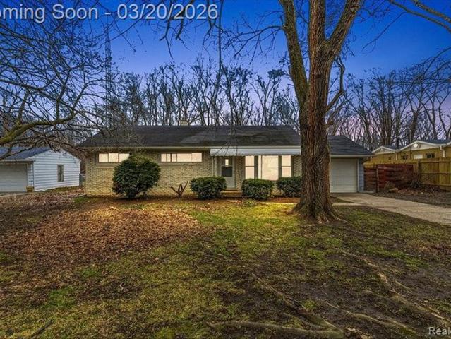 3485 Hammerberg Rd, Flint, MI 48507