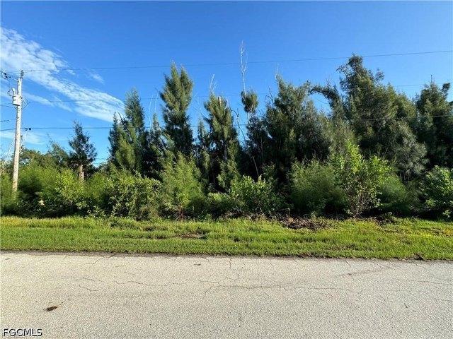 3486 Papaya St, Saint James City, FL 33956