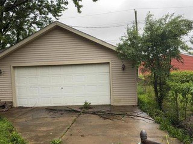 34881 Lynn Dr, Romulus, MI 48174