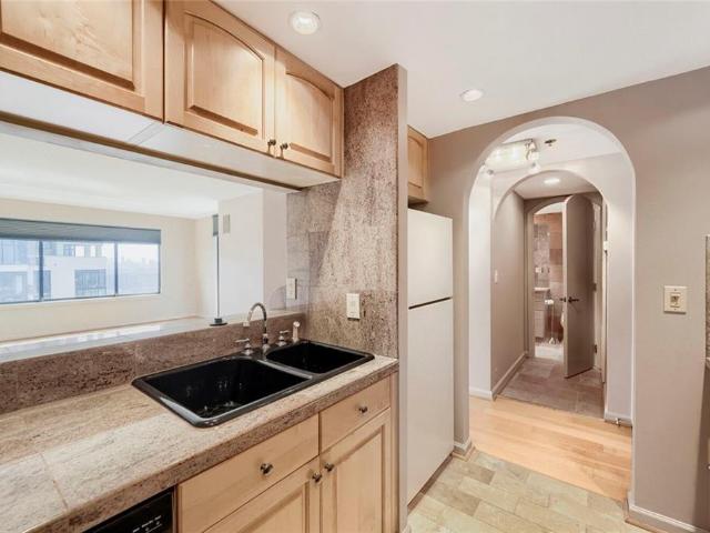 3481 Lakeside Drive NE 2905