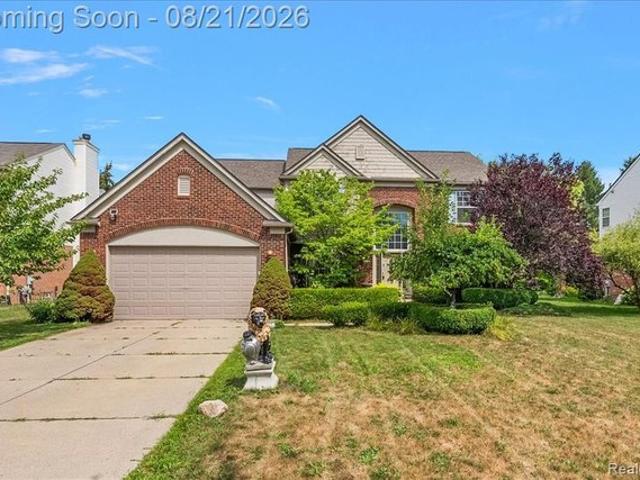 34827 Fontana Dr, Sterling Heights, MI 48312