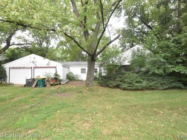 3482 W Maple Rd, Wixom, MI 48393