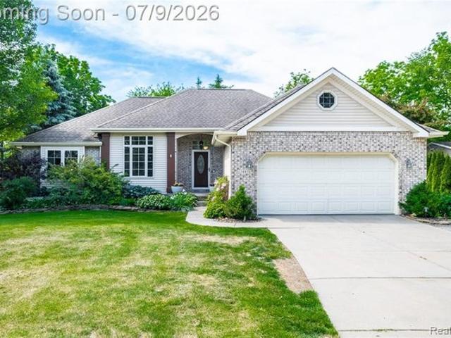 3483 Lahring Rd, Fenton, MI 48451