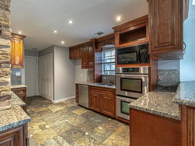 348 Craddock Dr, Glenn Heights, TX 75154 | MLS #21188 | Compass