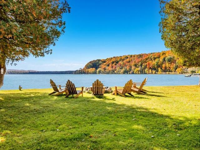 348 E Sugar Bay Ln, Cedar, MI 49621