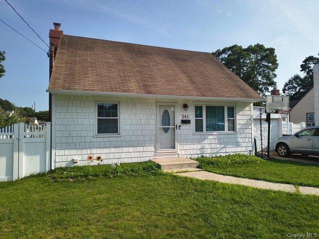 348 Kurzon Rd, West Islip, NY 11795