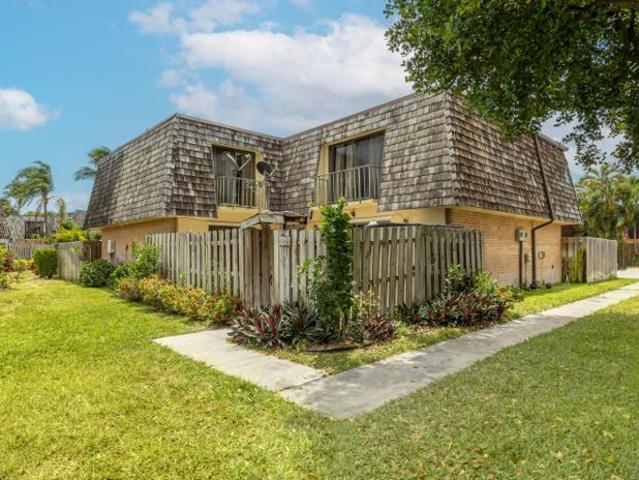 348 Lake Arbor Dr, Palm Springs, FL 33461