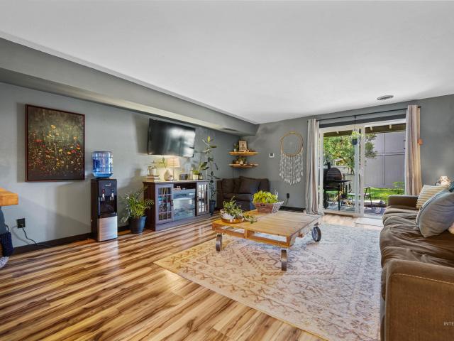 348 N Eagle Glen