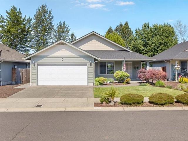 348 SW Wagner Meadows Dr, Grants Pass, OR 97526