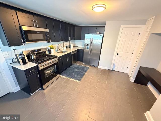 348 UNIT 1R Farnsworth Avenue