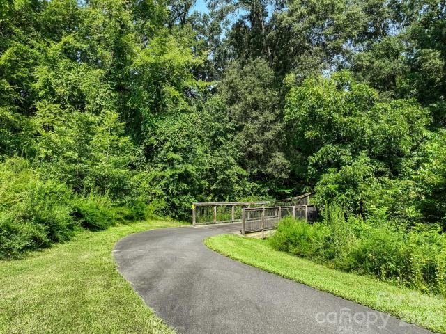 348 Valley Brook Lane SE
