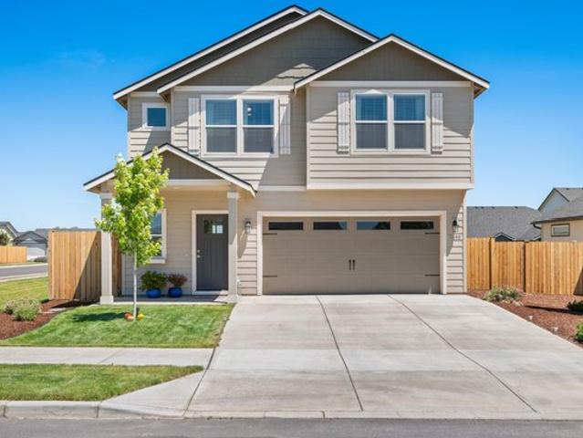 3496 NW 9th Ln, Redmond, OR 97756