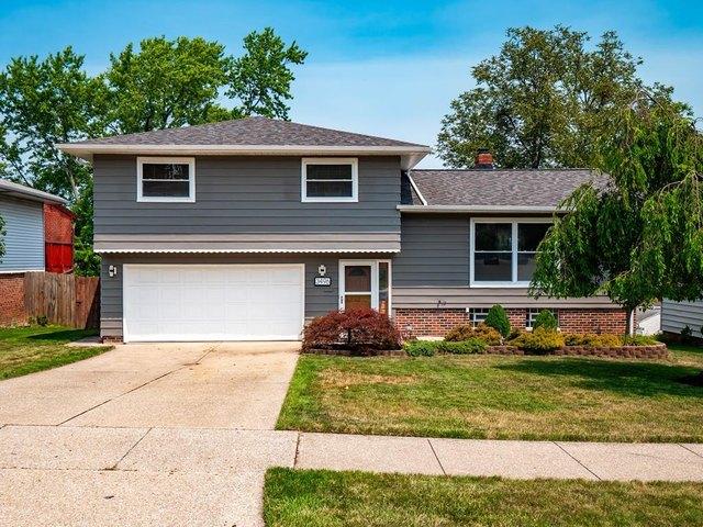 3496 Hetzel Dr, Parma, OH 44134