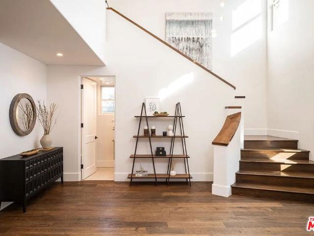 3496 Redwood Avenue