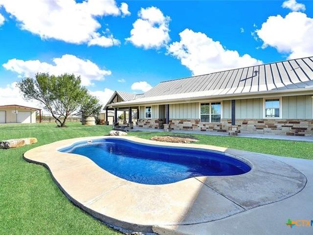3498 County Road 215, Falls City, TX 78113