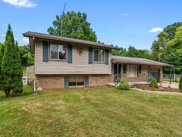 3499 E Carpenter Rd, Genesee, MI 48506