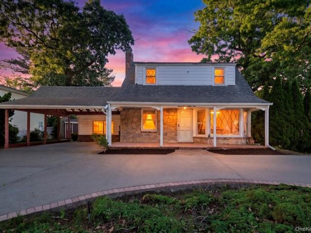 3499 Woodward Ave, Wantagh, NY 11793