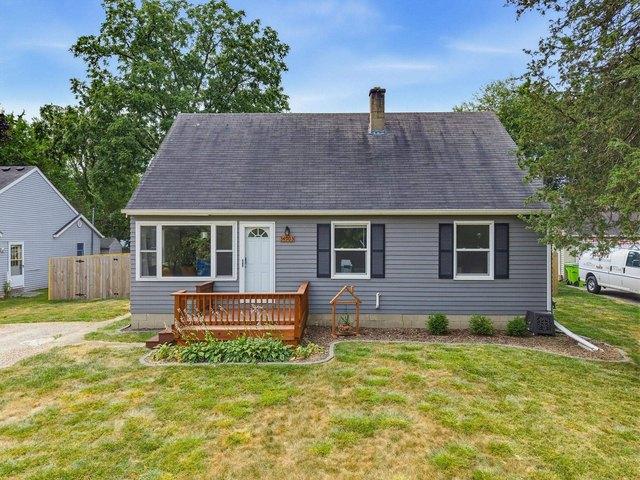 34903 Parkway Dr, Oconomowoc, WI 53066