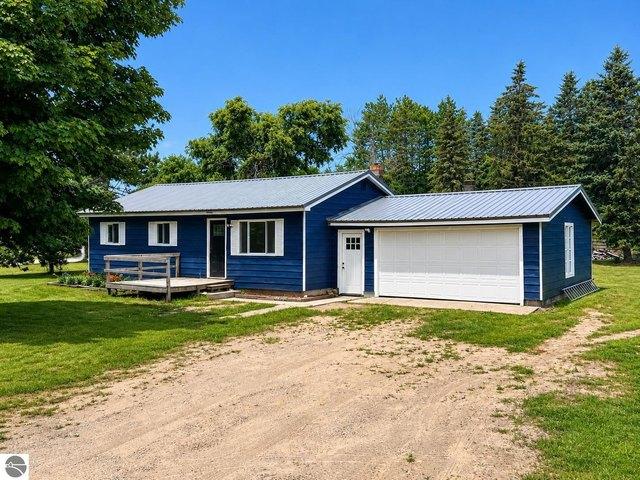3490 S 37 Rd, Cadillac, MI 49601