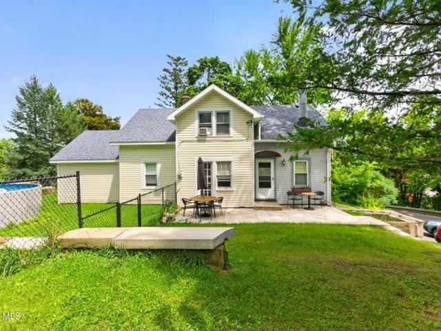 3492 Rosendale Rd, Niskayuna, NY 12309