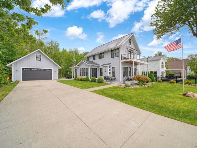 3493 Round Lake Highway