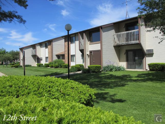 349 12th Street, 2 beds, 1 full bath