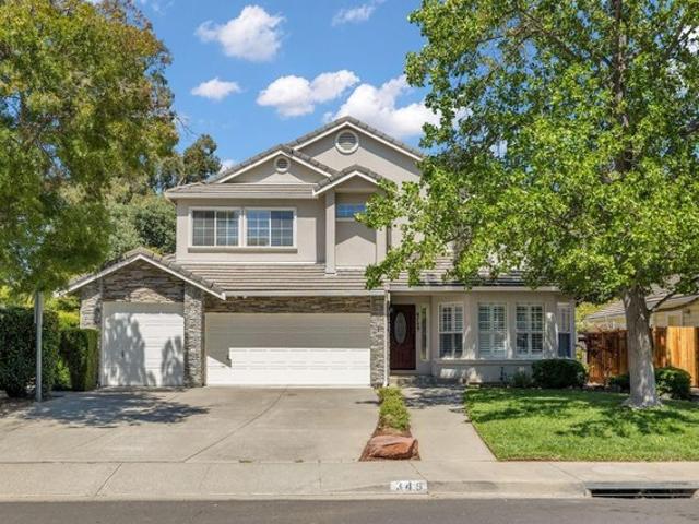 349 Oak Valley Dr, Vacaville, CA 95687