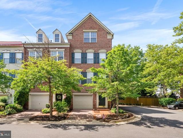 349 Livermore Ln, Alexandria, VA 22304