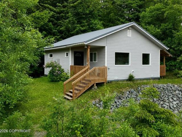 349 Lynnvue Dr, Haines, AK 99827