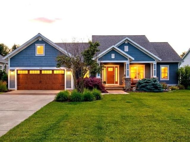 349 Parkside Ln, Douglas, MI 49406