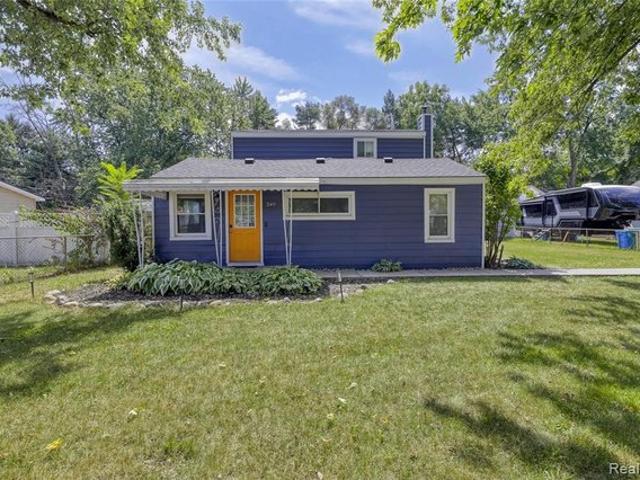 349 W Beechdale St, Commerce Township, MI 48382