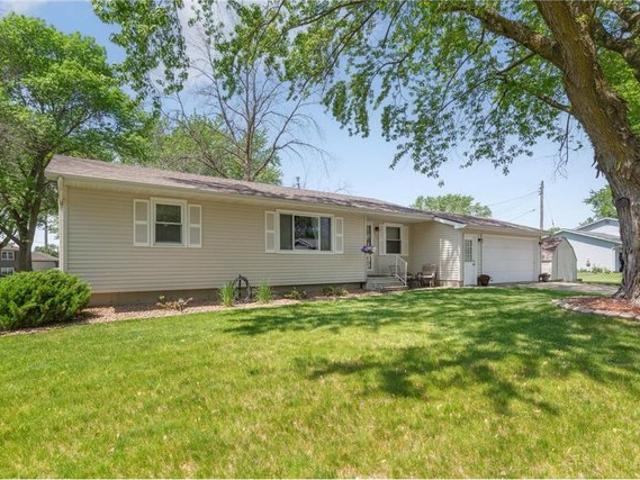 349 Woodland Dr, Owatonna, MN 55060