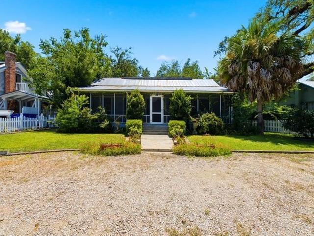 34 7th St, Apalachicola, FL 32320
