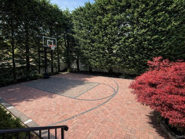 34 08 th Street