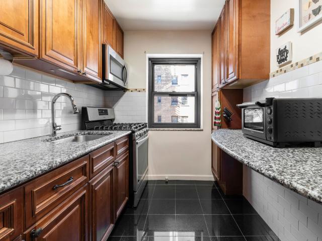 34 10 94th Street, Unit 3D