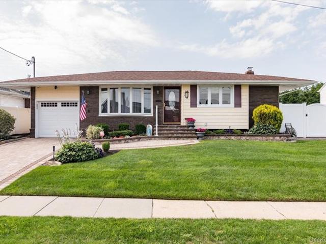 34 1st Ave, Farmingdale, NY 11735