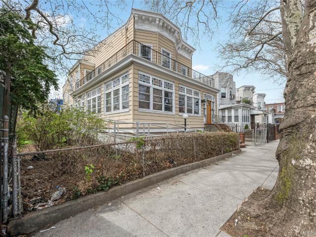 34 22 98th Street