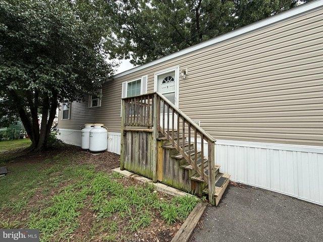 34 2nd St, Lothian, MD 20711