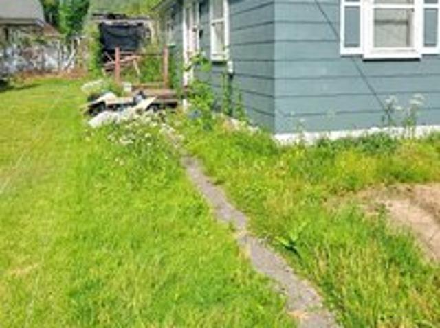 34 34th St, Oceana, WV 25140