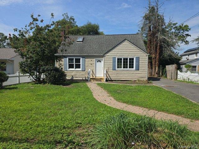 34 Thorburn Ave, Patchogue, NY 11772